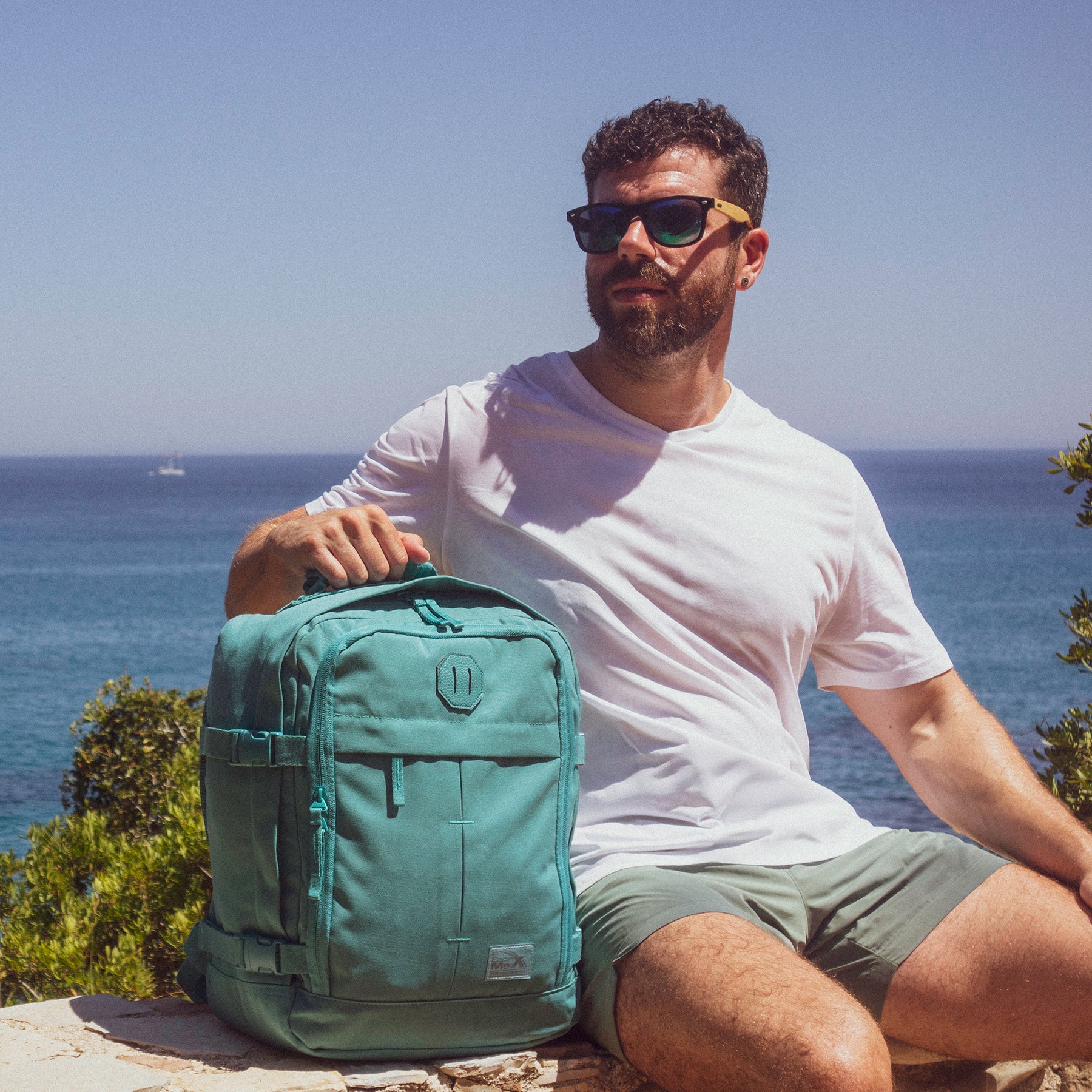 Metz 24L Backpack - Ideal 40x30x20 Carry-On Bag – Cabin Max